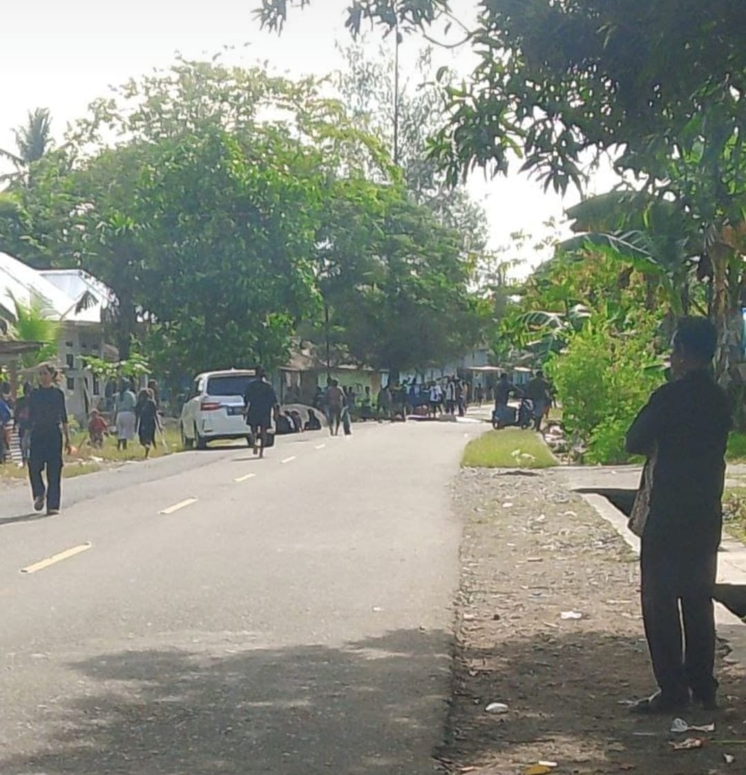 Breaking News:Hari Pertama Tahun Baru 2025, Jalan Poros Pomako Dipalang ...