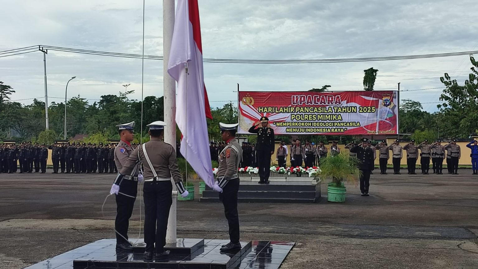 Peringati Hari Lahir Pancasila, Polres Mimika Gelar Upacara Pengibaran Bendera, Ini Pesan Kepala ...