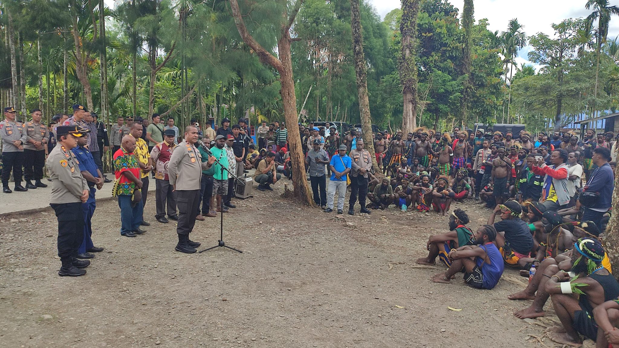 Damaikan Perang, Kapolda Papua Tengah Temui Kedua Kelompok Konflik ...