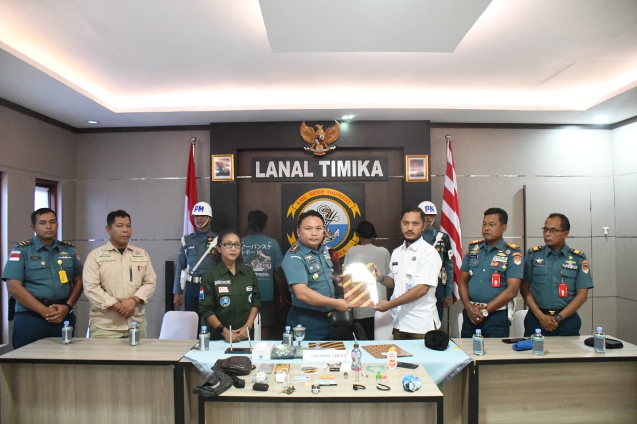 Lanal Timika Serahkan 3 Tersangka dan Barang Bukti Narkotika yang ...